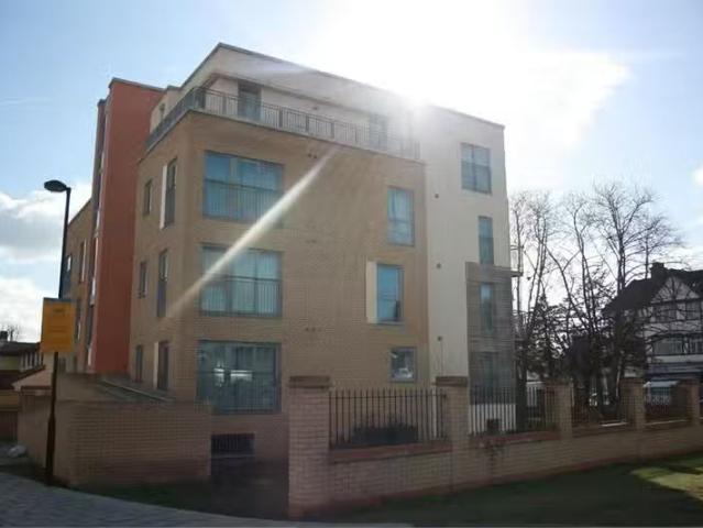 For Rent! 2 BA 3 bedroom flat for rent in Fortune Avenue, EDGW.
