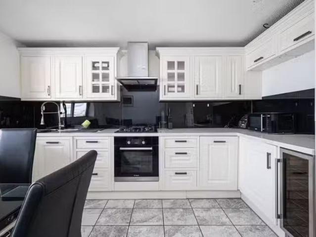 Unique 2 BA 3 bedroom flat for rent in Hatton Garden, Farringd.