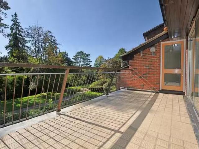 Charming 2 BA 3 bedroom flat for rent in Succombs Place, CR6