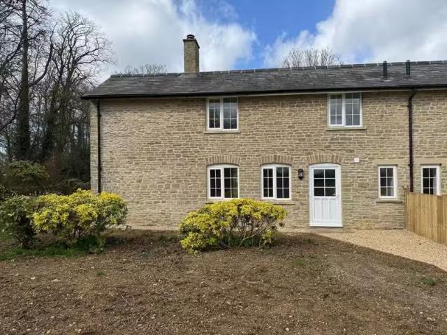 Cheap 2 BA 3 bedroom semi detached house for rent in Meysey Ha.