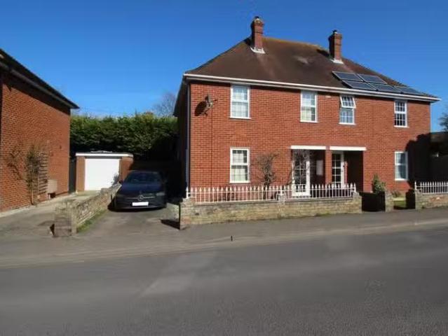 Cozy 2 BA 3 bedroom semi detached house for rent in St. George.