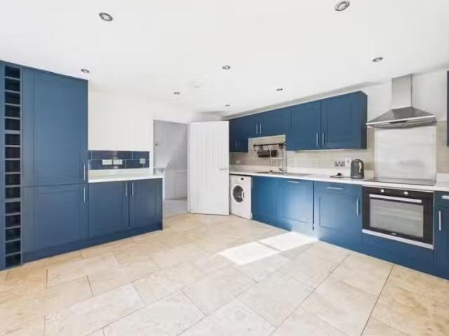 New 2 BA 3 bedroom town house for rent in Welford Road, Husban.