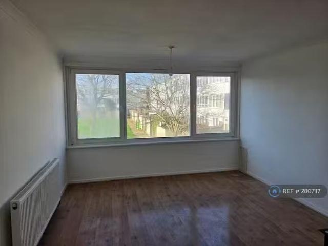 New 2 BA 3 bedroom terraced house for rent in Acacia Road, Mit.