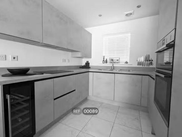 Just in! 2 BA 3 bedroom terraced house for rent in Grey Willow.
