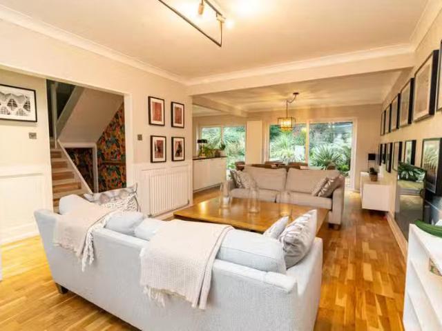 Rental! 2 BA 3 bedroom terraced house for rent in Kensington D.