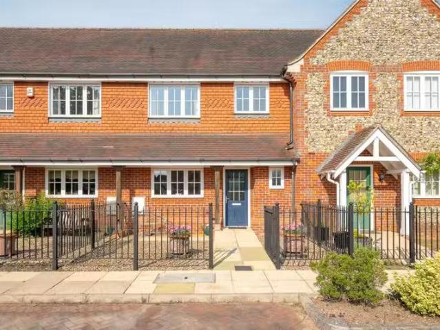 For Rent! 2 BA 3 bedroom terraced house for rent in Oakfield C.
