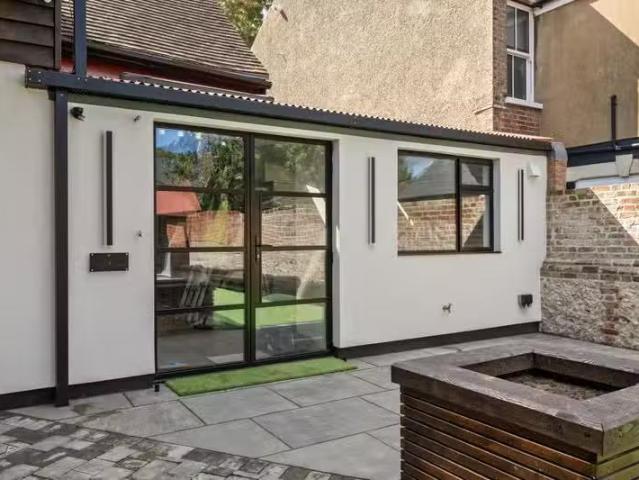 New 2 BA 3 bedroom terraced house for rent in Lords Mill, Ches.
