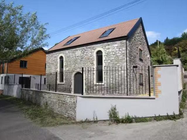 New 2 BA 3 bedroom terraced house for rent in Riverside Chapel.