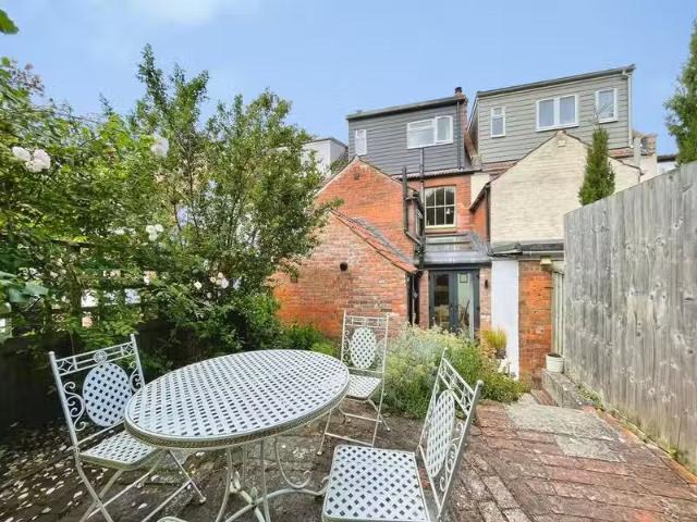 Rental! 2 BA 3 bedroom terraced house for rent in Wells Road.