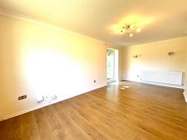 Deal! 2 bedroom maisonette for rent in Shifnal Walk, Northfiel.