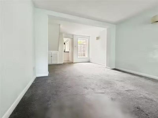 Cheap 2 bedroom Mid Terrace House to rent, Ivy Road, Southampt.