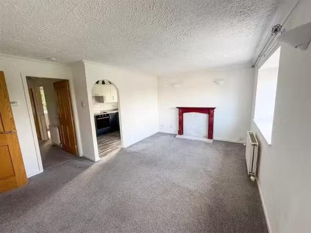 Deal! 2 bedroom apartment for rent in The Cloisters, Whalley.