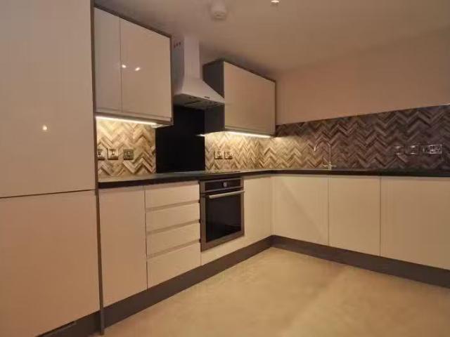 Deal! 2 bedroom apartment for rent in The Laureate, Charles St.