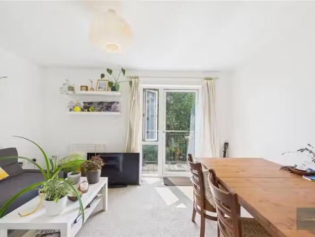 Unique 2 bedroom apartment for rent in Carnival Court, Bristol.