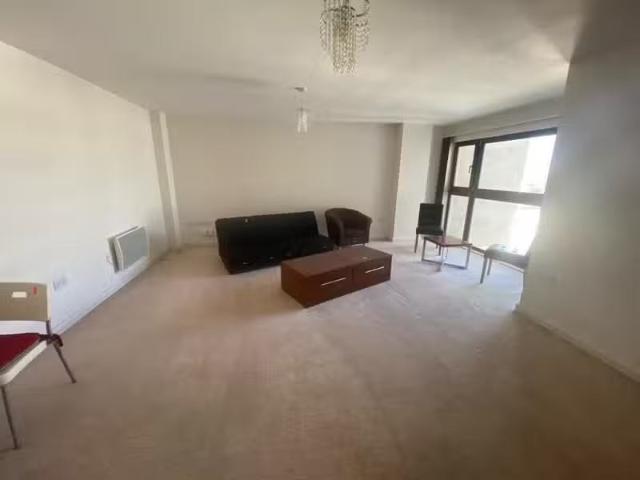Deal! 2 bedroom apartment for rent in Churchill Way, Cardiff.