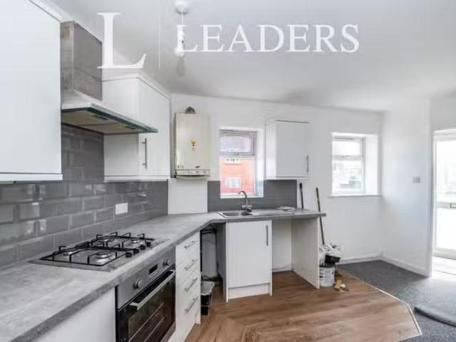 New 2 bedroom apartment for rent in Clarence Park Road, Bourne.
