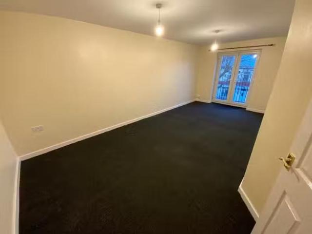 For Rent! 2 bedroom apartment for rent in Frederick Road, Stec.