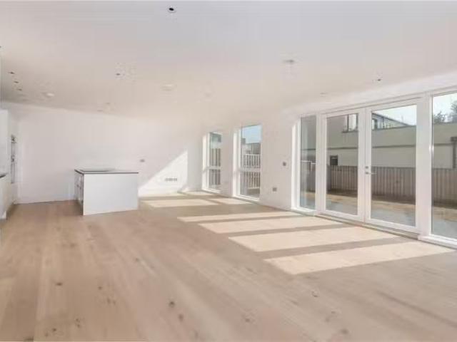 Unique 2 bedroom apartment for rent in Granville Court, Granvi.
