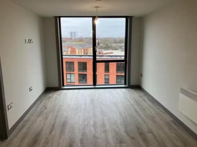 Cheap 2 bedroom apartment for rent in JQ Rise, 1 Goodman Stree.