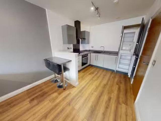 Deal! 2 bedroom apartment for rent in Mint Drive, Birmingham.
