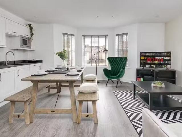 For Rent! 2 bedroom apartment for rent in Montague House, Mont.