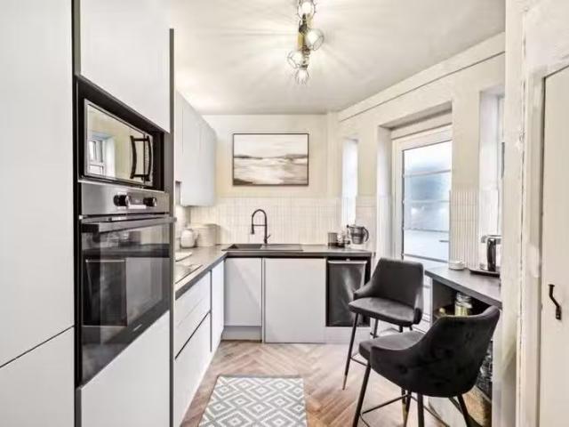 Just in! 2 bedroom apartment for rent in New Church Road, Hove.