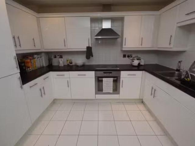 Nice 2 bedroom apartment for rent in Parkhouse Court, Hatfield.