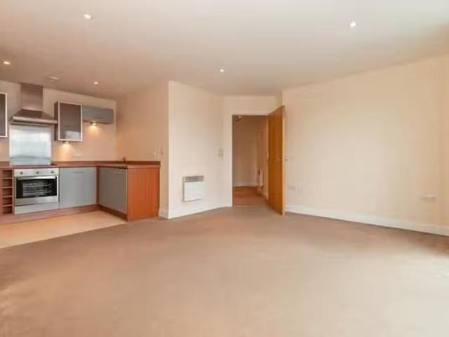 Rental! 2 bedroom apartment for rent in Quartz, Hall Street, B.