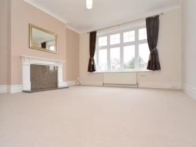 Deal! 2 bedroom apartment for rent in Southbourne, BH6