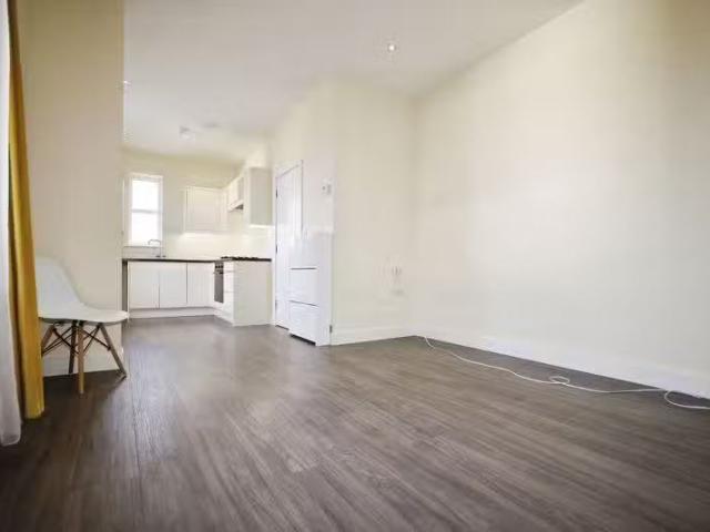Nice 2 bedroom duplex for rent in Heron Court Road, BH3 7LL –.
