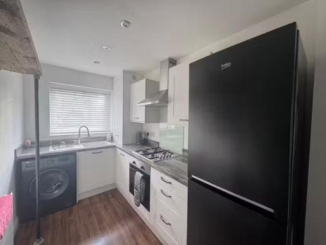 Cozy 2 bedroom end of terrace house for rent in Cygnet Way, SH.