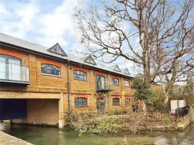Rental! 2 bedroom flat for rent in Crabble Hill, Dover, Kent.