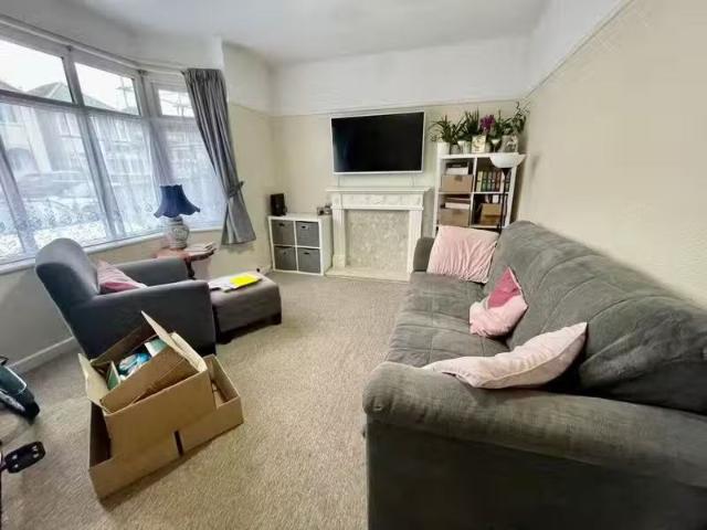 Deal! 2 bedroom flat for rent in DRAYCOTT ROAD, Ensbury Park.