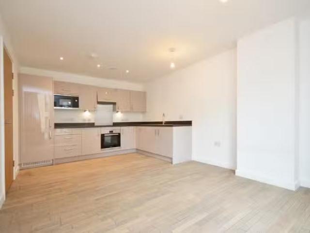 Charming 2 bedroom flat for rent in Flat 15 Kiln House, St. Th.