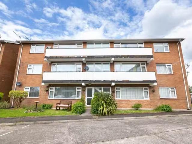 Nice 2 bedroom flat for rent in Maes yr Awel, Radyr, Cardiff.