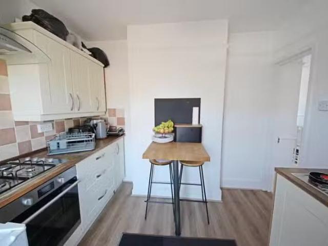 Just in! 2 bedroom flat for rent in Maple Road, Bournemouth,.