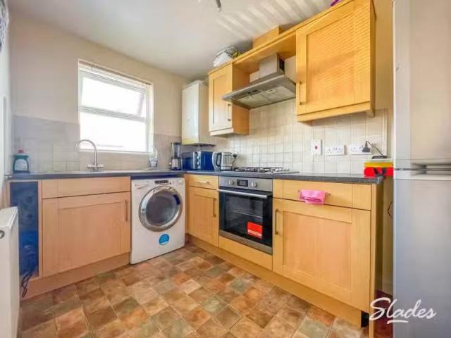 Unique 2 bedroom flat for rent in Violet Lodge, Castlemain Ave.
