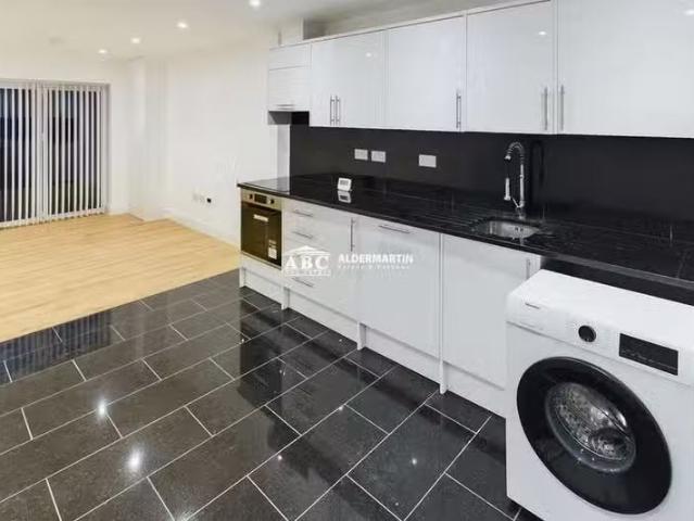 Cheap 2 bedroom flat to rent in Green Lane, London