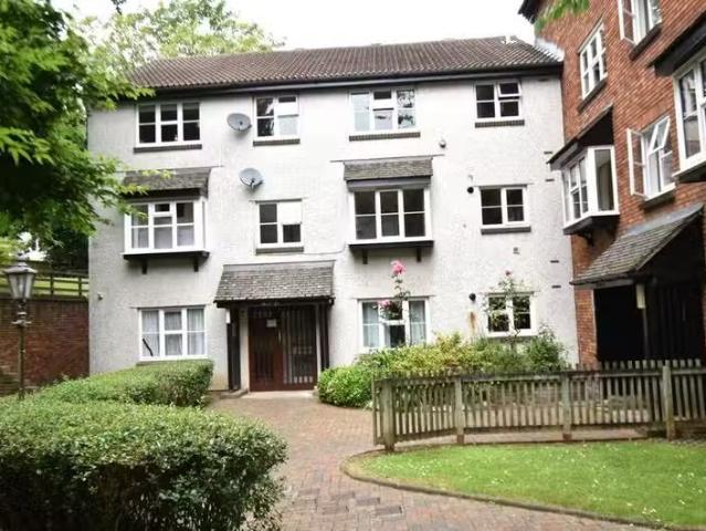 New 2 bedroom Flat to rent, Portland Court, Plymouth, PL1 £95.