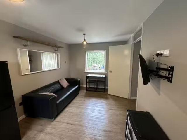 For Rent! 2 bedroom house share for rent in Metchley Drive, Ha.
