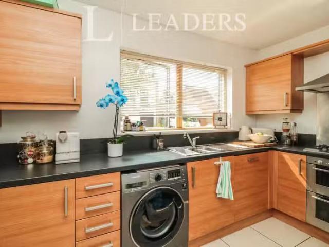 Charming 2 bedroom link detached house for rent in Ramblers La.