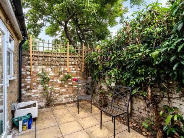 Unique 2 bedroom property to let in Percy Road, London, W12.