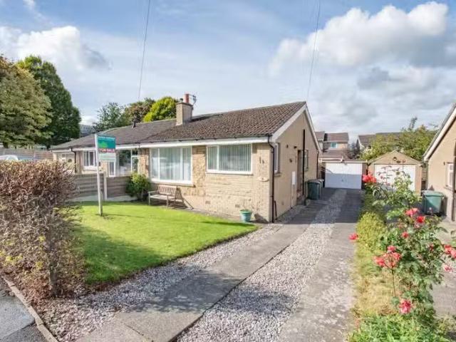 For Rent! 2 bedroom semi detached bungalow for rent in 3 Curre.