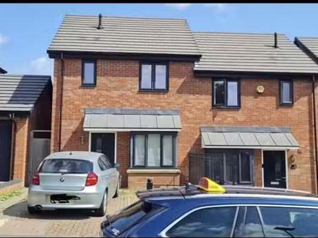 Rental! 2 bedroom semi detached house for rent in Green Lane.