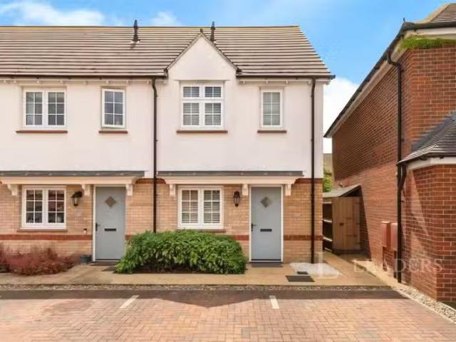 Just in! 2 bedroom semi detached house for rent in St. Edmunds.