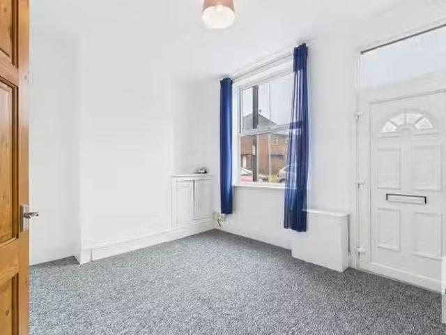 Nice 2 bedroom terraced house for rent in Osborne Road, Erding.