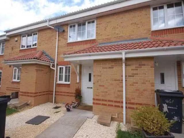 Deal! 2 bedroom terraced house for rent in Britton Gardens, Ki.