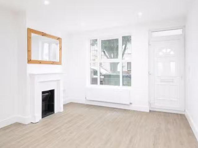 Nice 2 bedroom terraced house for rent in Fawcett Road, Centra.