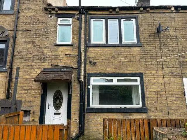 New 2 bedroom terraced house for rent in Spindle Street, Halif.
