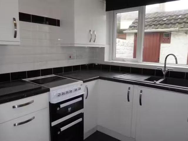 Cheap 2 bedroom terraced house for rent in Victoria Road, Work.